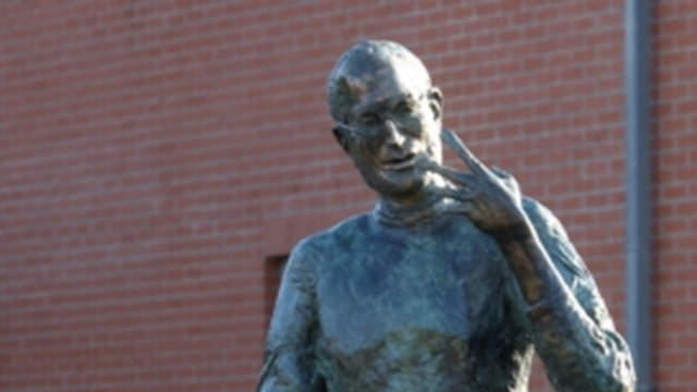 Bronze Statue of Steve Jobs Unveiled in Budapest - iClarified