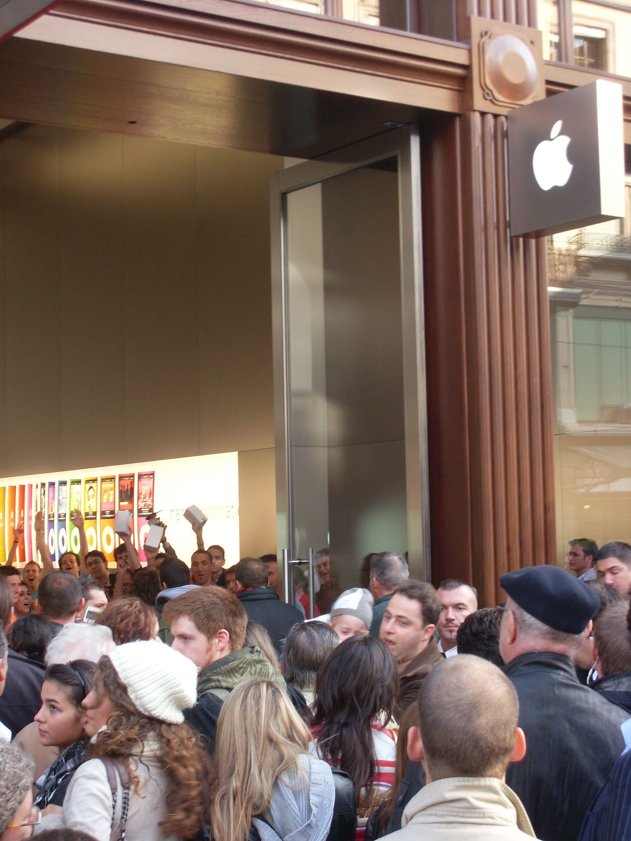 Apple Store Opens in Geneva, Switzerland - GSM-Forum