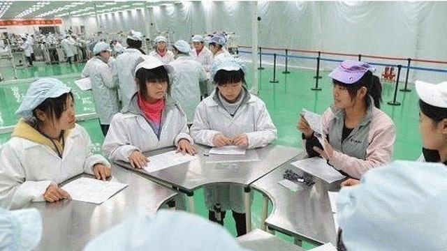 Undercover Reporter Infiltrates Foxconn to Report on Poor Working ...