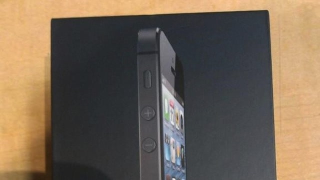 First Unboxing Photos of the iPhone 5 - iClarified