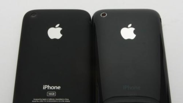 Photo of Matte versus Glossy Back iPhone - iClarified