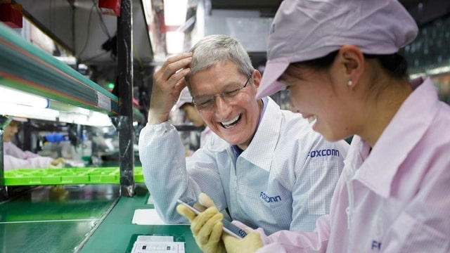Tim Cook Posts Photo of Himself Inside iPhone 6 Factory - iClarified
