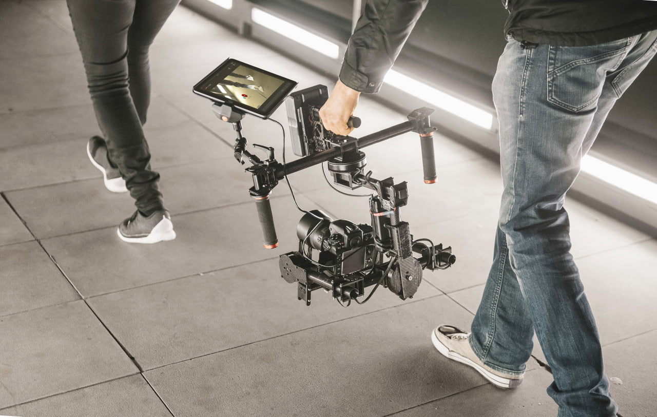 Manfrotto Digital Director Turns Your iPad Into a Live Preview Monitor ...
