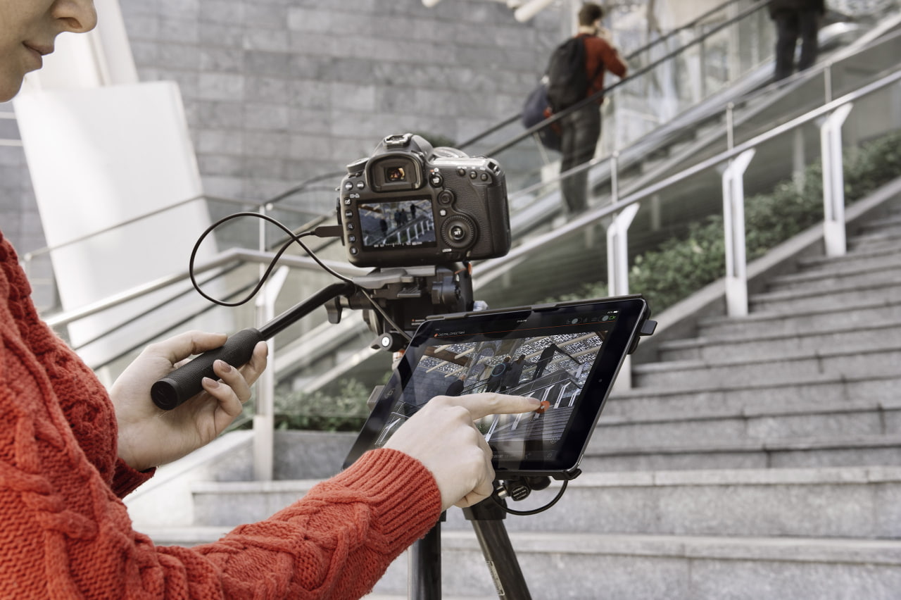 Manfrotto Digital Director Turns Your iPad Into a Live Preview Monitor ...