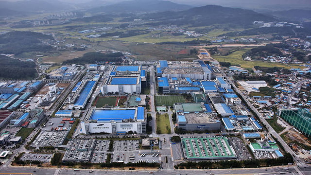 Samsung Plans to Build World's Largest OLED Plant - iClarified