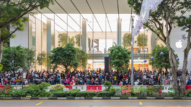 Apple Shares iPhone X Launch Day Photos [Gallery] - iClarified