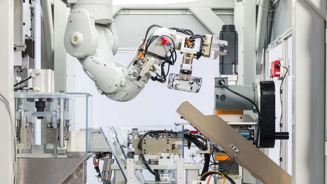 Apple Unveils New iPhone Disassembly Robot 'Daisy', Announces Donation ...