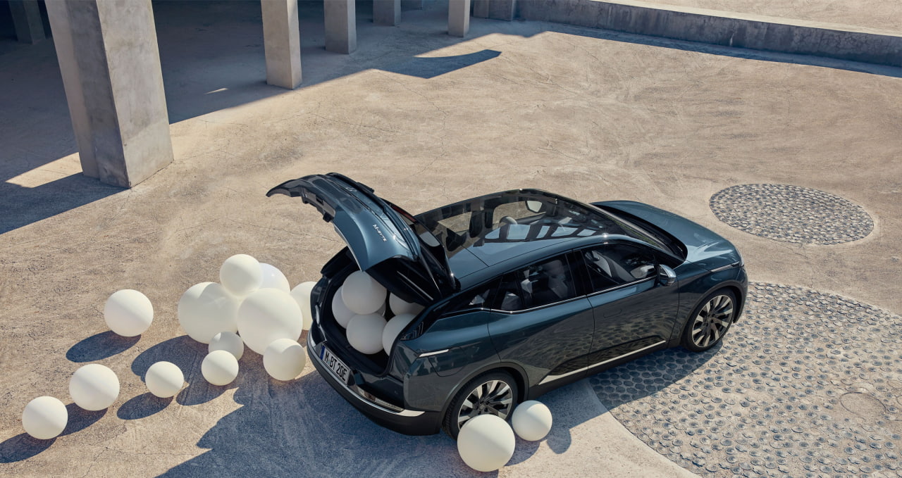 Apple Supplier Foxconn Signs Deal to Manufacturer Electric Vehicles for ...