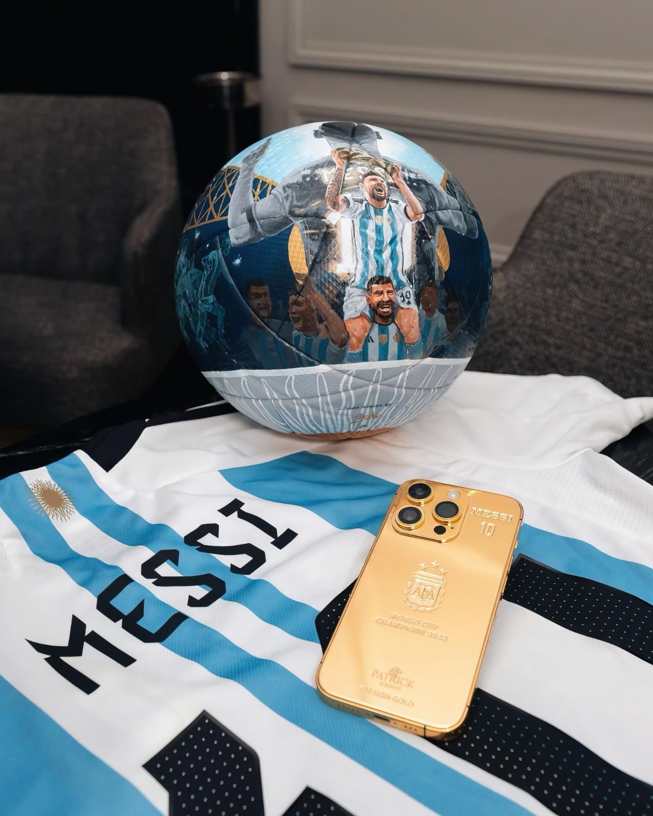 Lionel Messi Gifts 35 Gold iPhones to World Cup Winning Team Worth ...