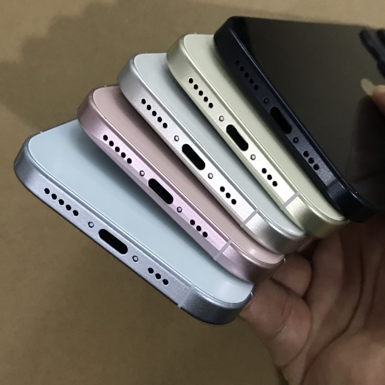 New Dummy Models Allegedly Reveal Color Options for iPhone 15 and ...