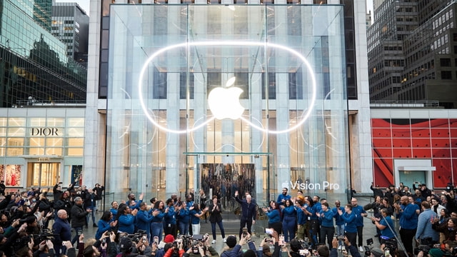 Apple Shares Photos and Video From Vision Pro Release Day - iClarified