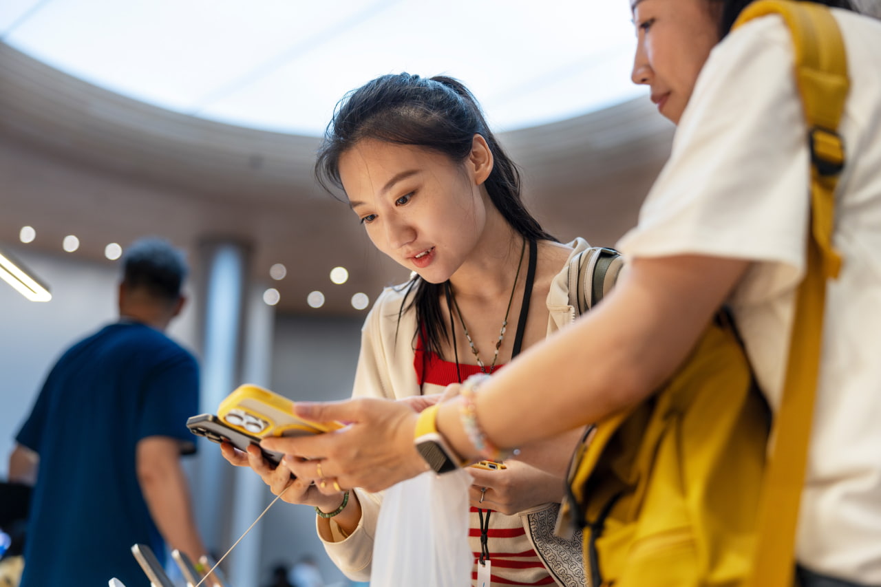 Apple Shares iPhone 16 Release Day Photos - iClarified