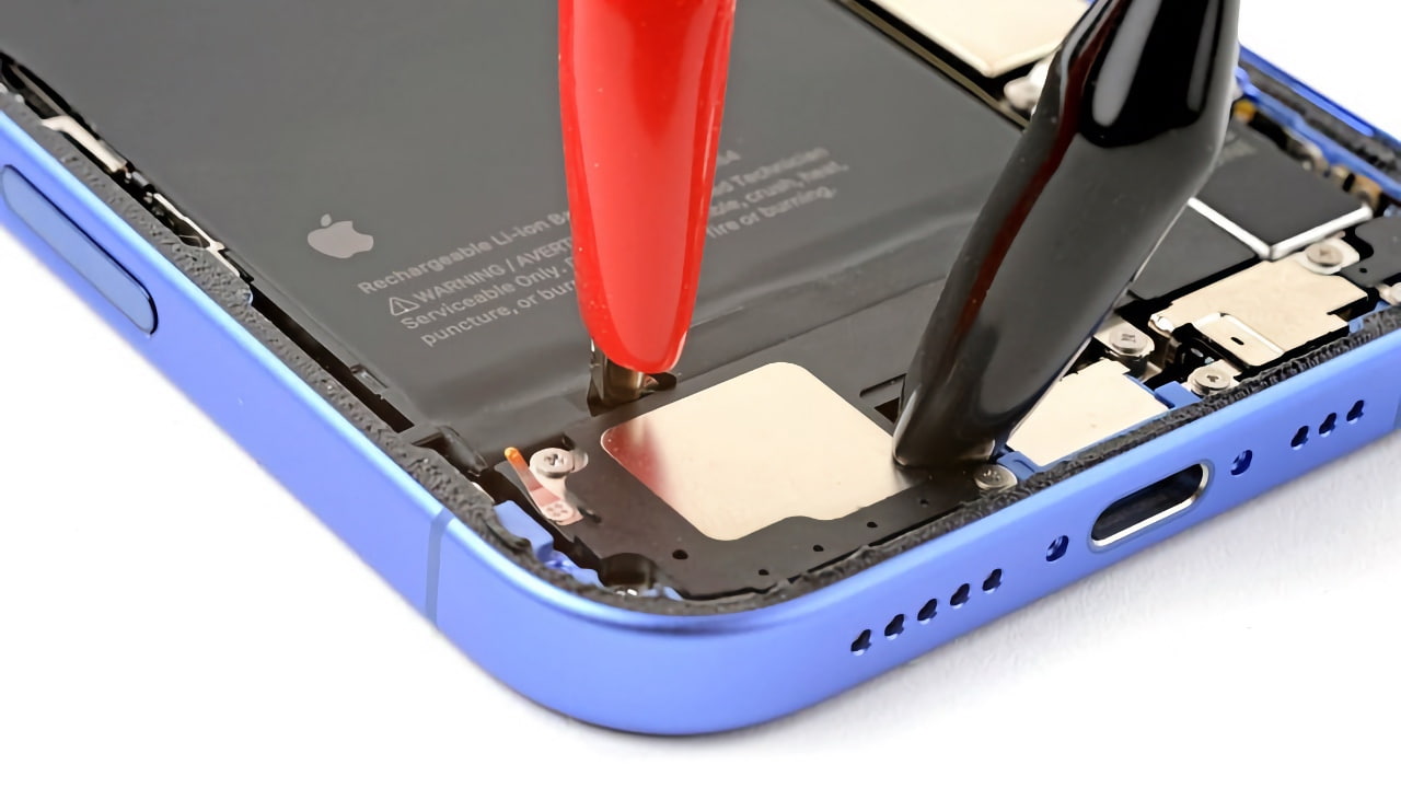 iFixit Launches 'VoltClip' USB-C Tool for iPhone 16 Battery Removal ...